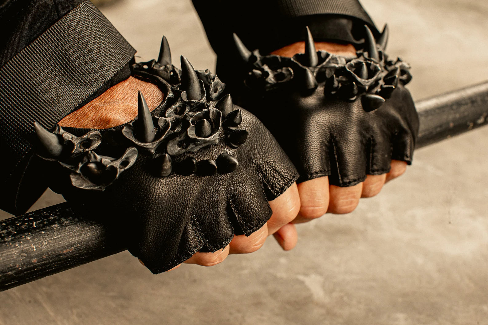 Nightmare Alien Vertebrae Spike Gloves